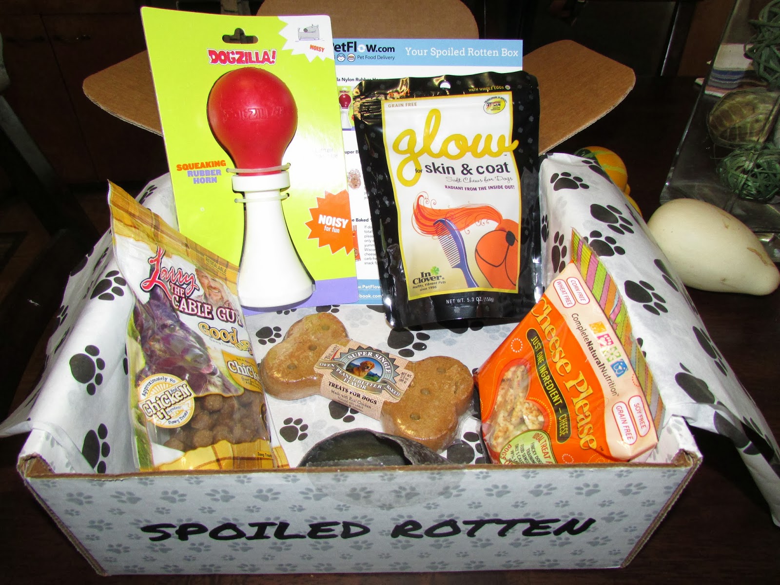 My Rotten Dogs: September 2013 Petflow Spoiled Rotten Box Review