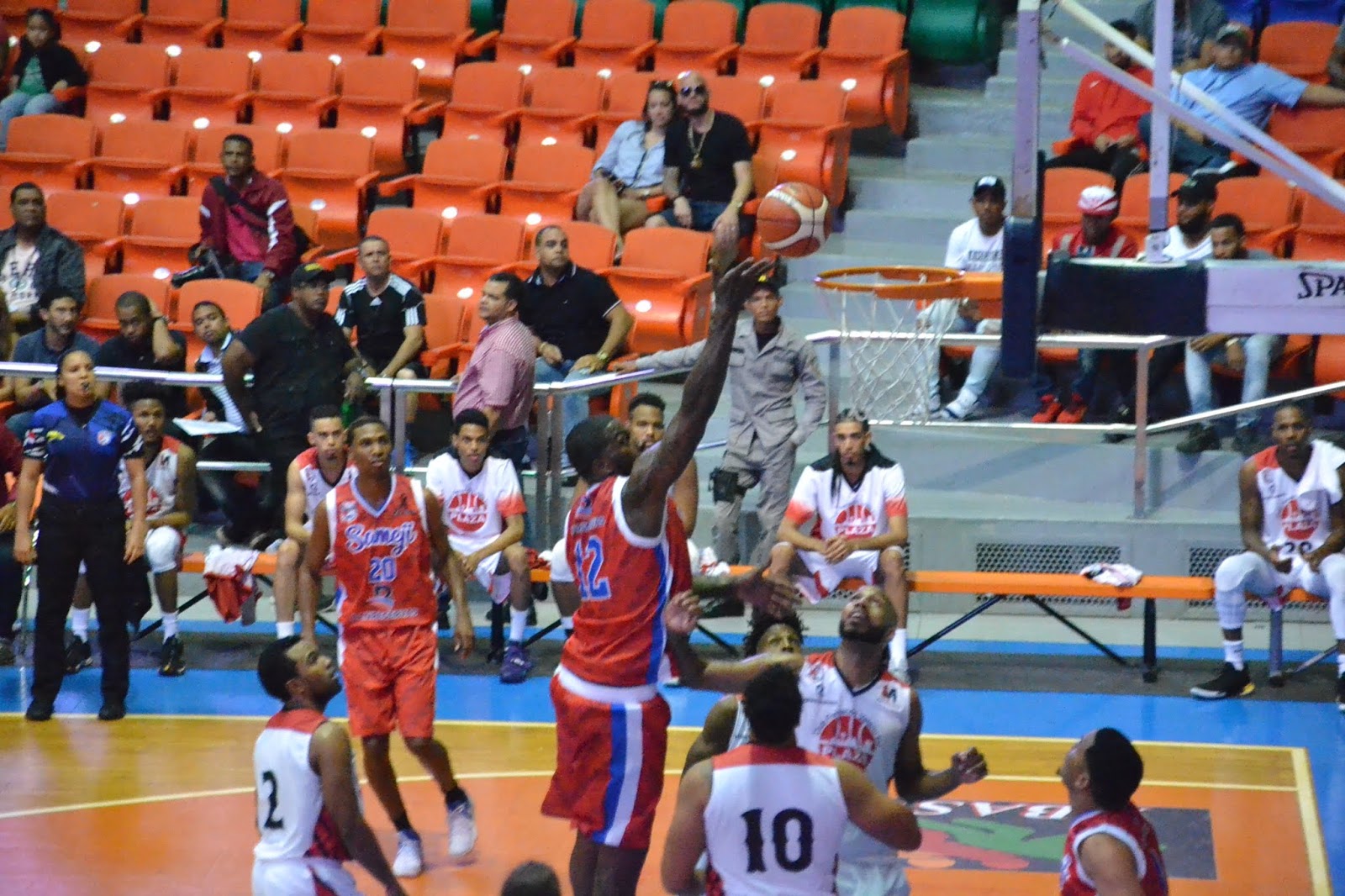 LO QUE PASO HOY: BALONCESTO DE SANTIAGO: CLAVADA ESPECTACULAR DE IVAN ...