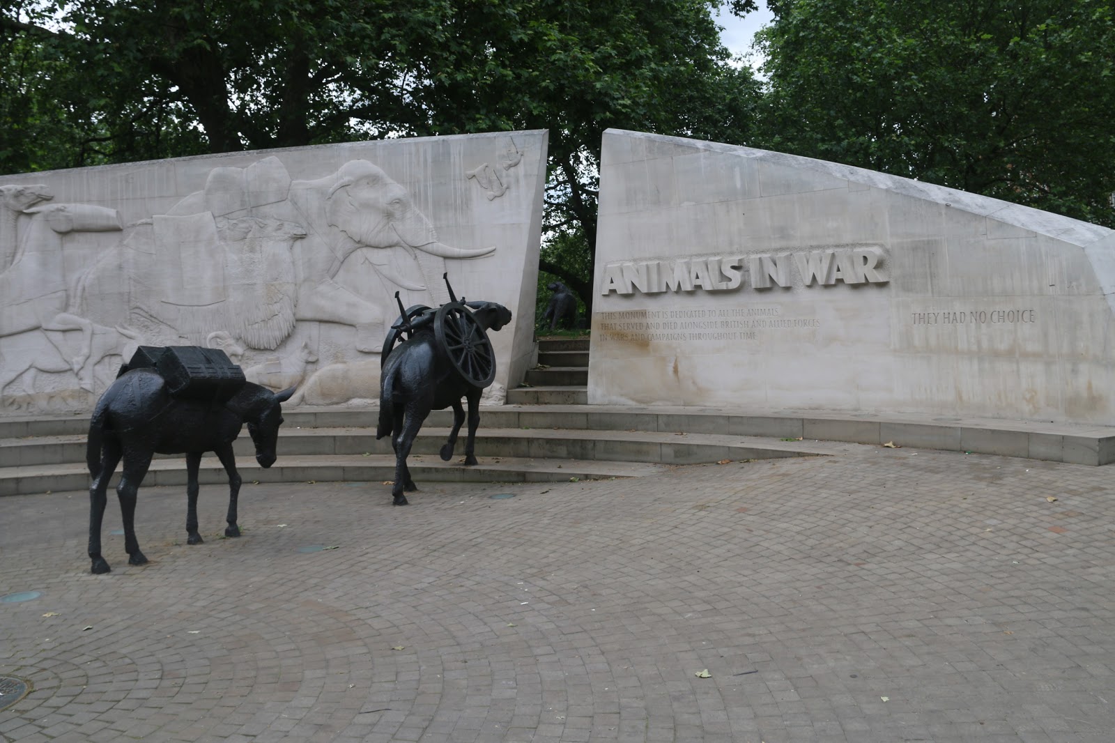 JibberJabberUK: Animals in War Memorial