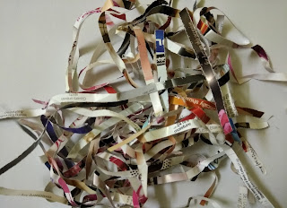 PEARLSPRETTYCRAFTS: DIY : Recycle old magazines into something creative :)