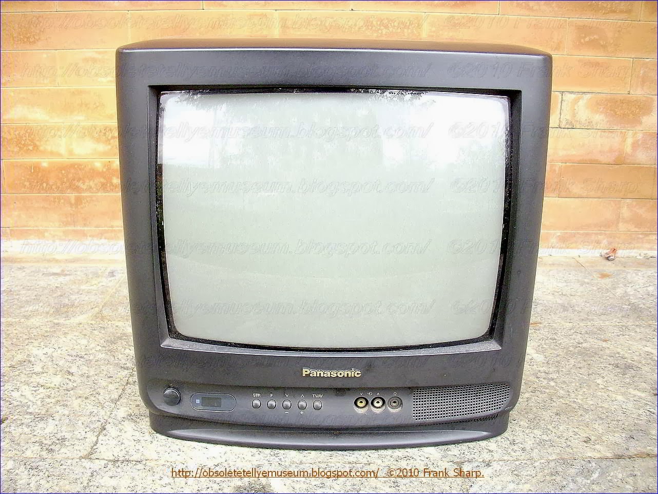 Obsolete Technology Tellye !: PANASONIC TC-14S1RC YEAR 1995.