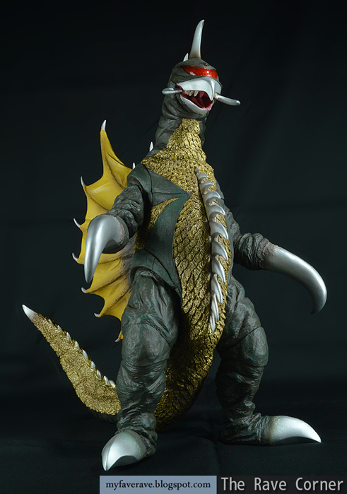 The Rave Corner: Previews Exclusive X-Plus 30 cm Gigan '72 Review