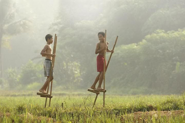 Itinerarios Lúdicos: JUGAR CON ZANCOS