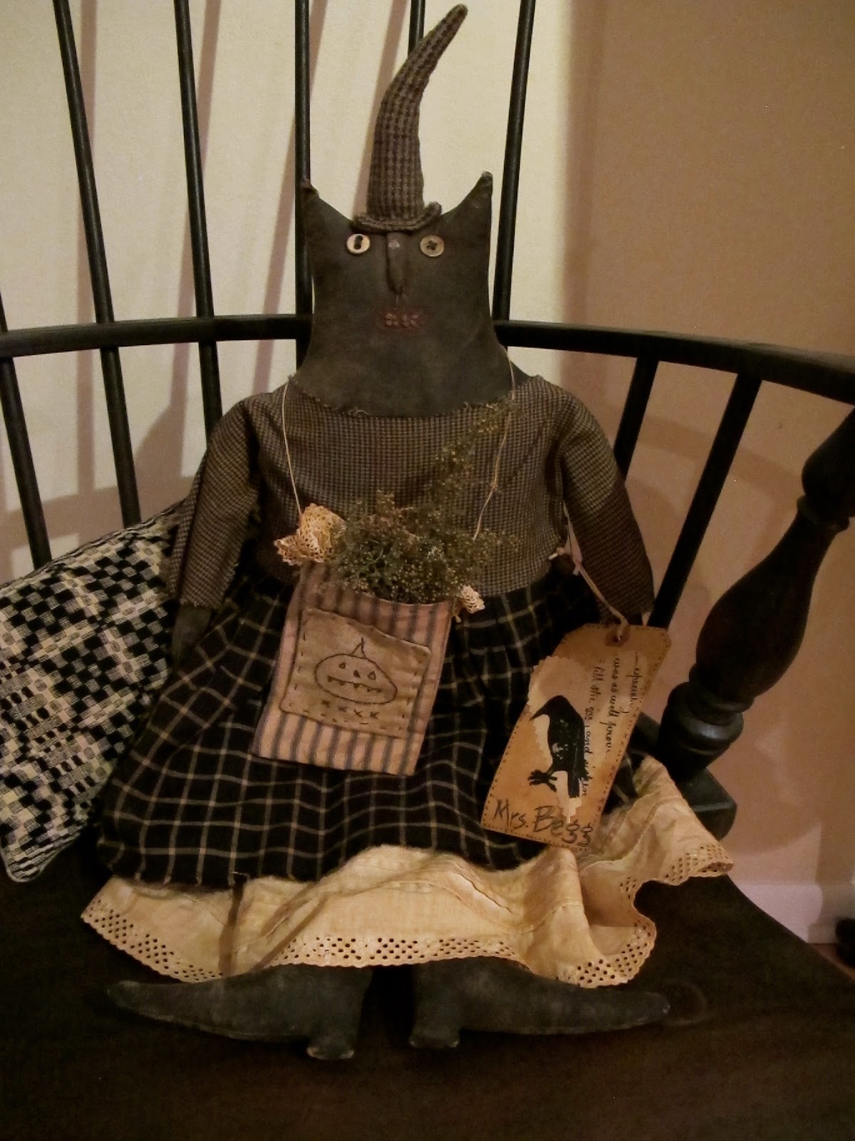 Mugwump Woolies: Squirrels and cats and witches