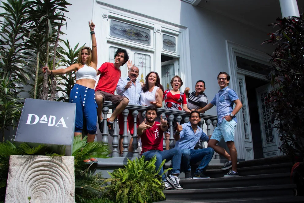 DADA TEATRO SALE A ESCENA