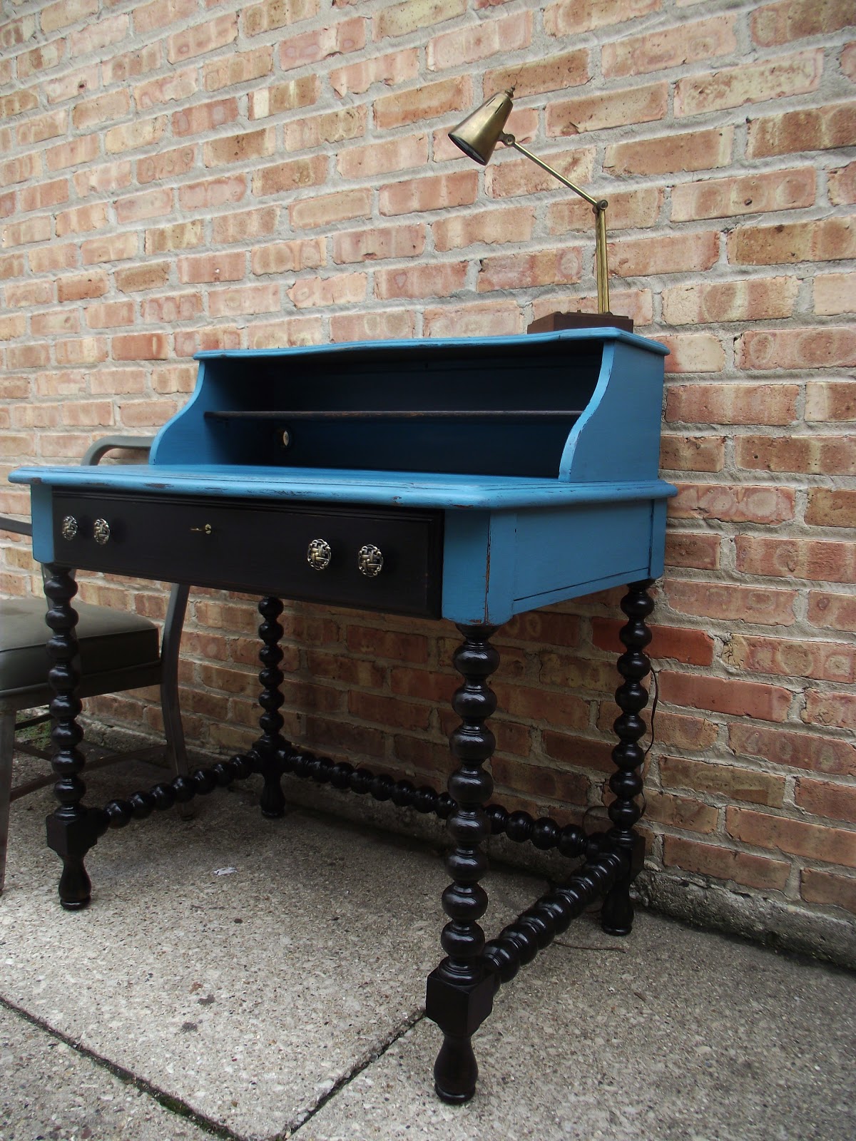 Vintage Ground: Vintage Spindle Leg Desk