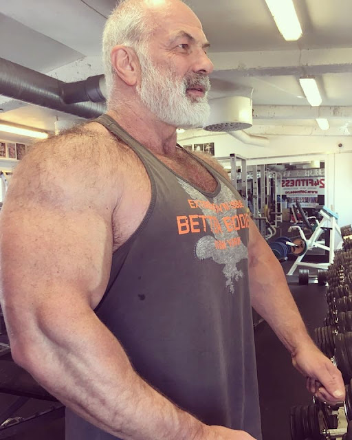 Muscle Lover: Super buff grandpa - Thor Viking