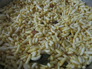 a2zindianrecipes: Spicy Puffed Rice / Kurmura / Bhadang