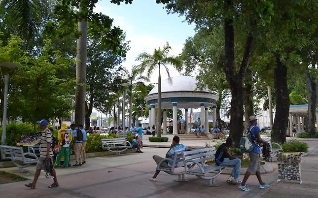 BONAO: Buhoneros arrabalizan el Parque Duarte