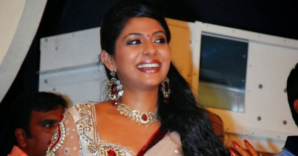 Actress Poornima Indrajith Rare Navel Show Photos -Sa - Television ...