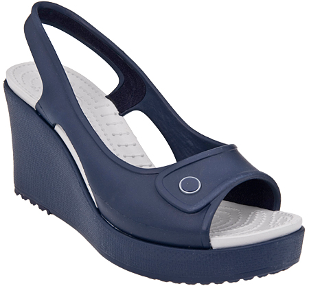 trend fashion: trend sepatu dan sandal wanita model crocs