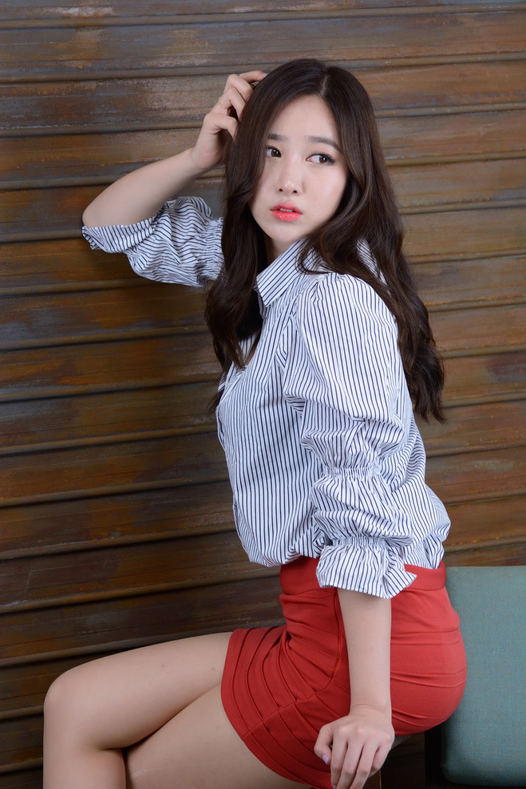 FinlandCar.com: Shin Hae Ri - Elegant And Charming