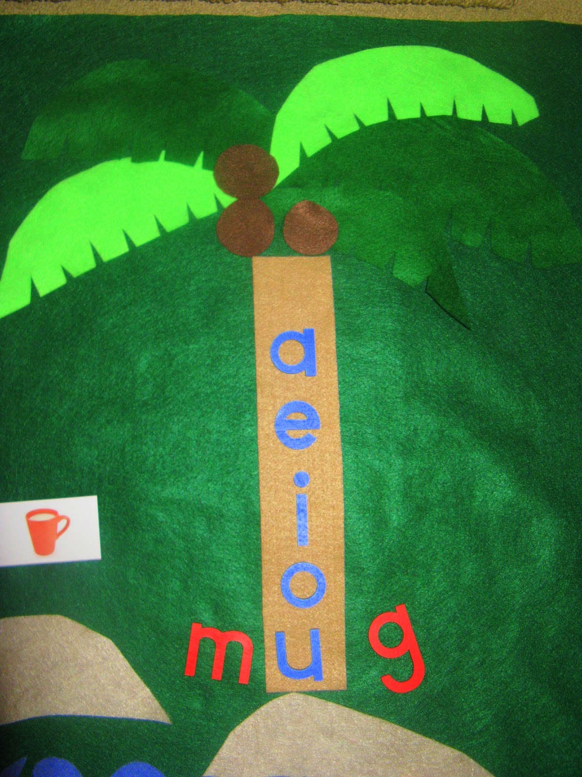 Montessori Felt Vowel Tree DIY with Free Template & Vowel Practice Free ...
