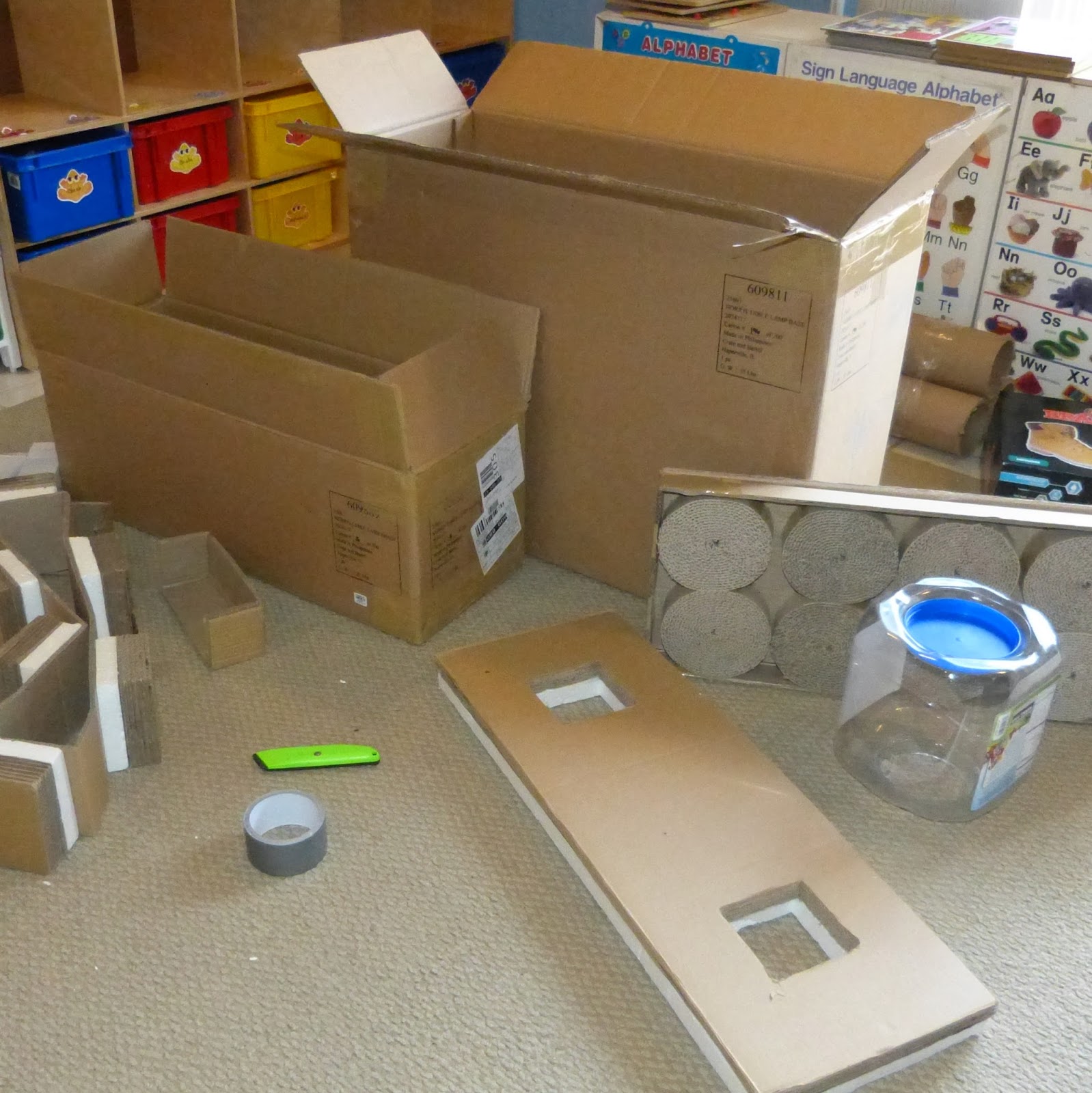 Paula's Primary Classroom: Who Doesn't Like a Box?