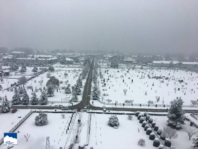 Arjunpuri in Qatar: First snows transform Kashmir into a mystical ...