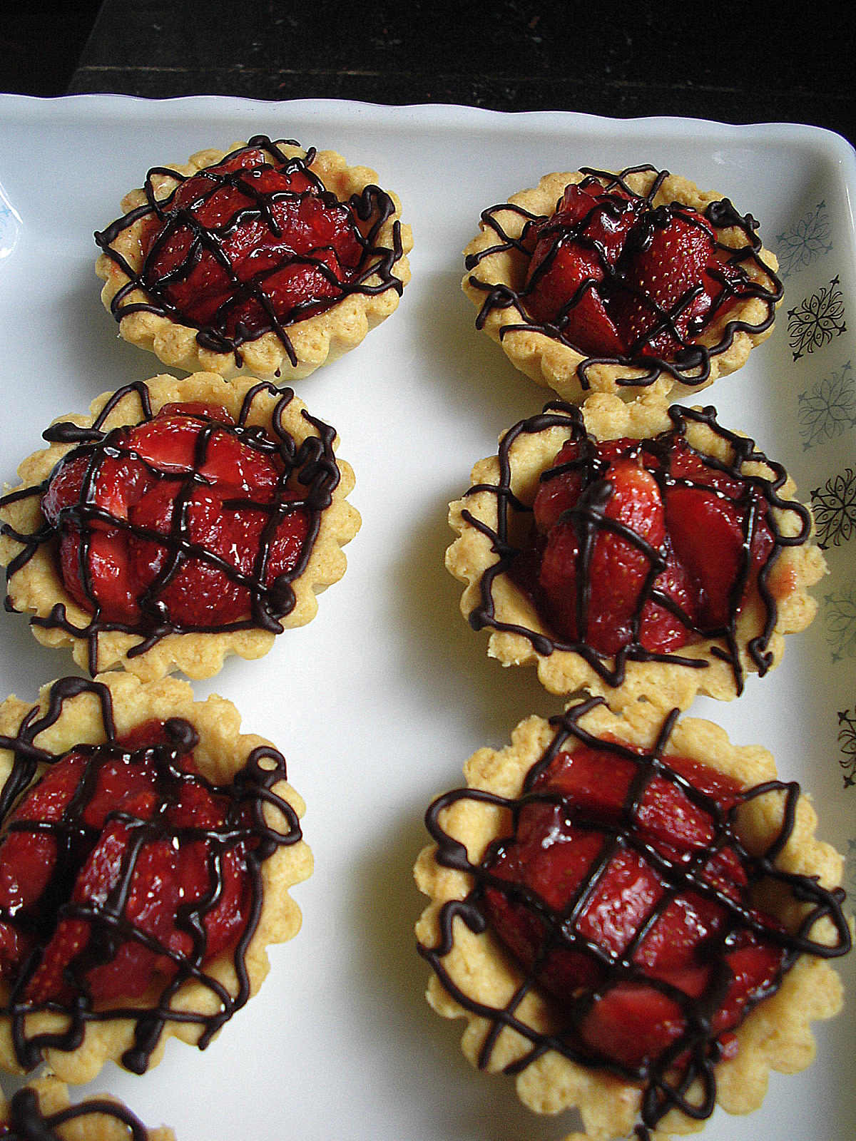 STRAWBERRY CHOCOLATE TARTLETS