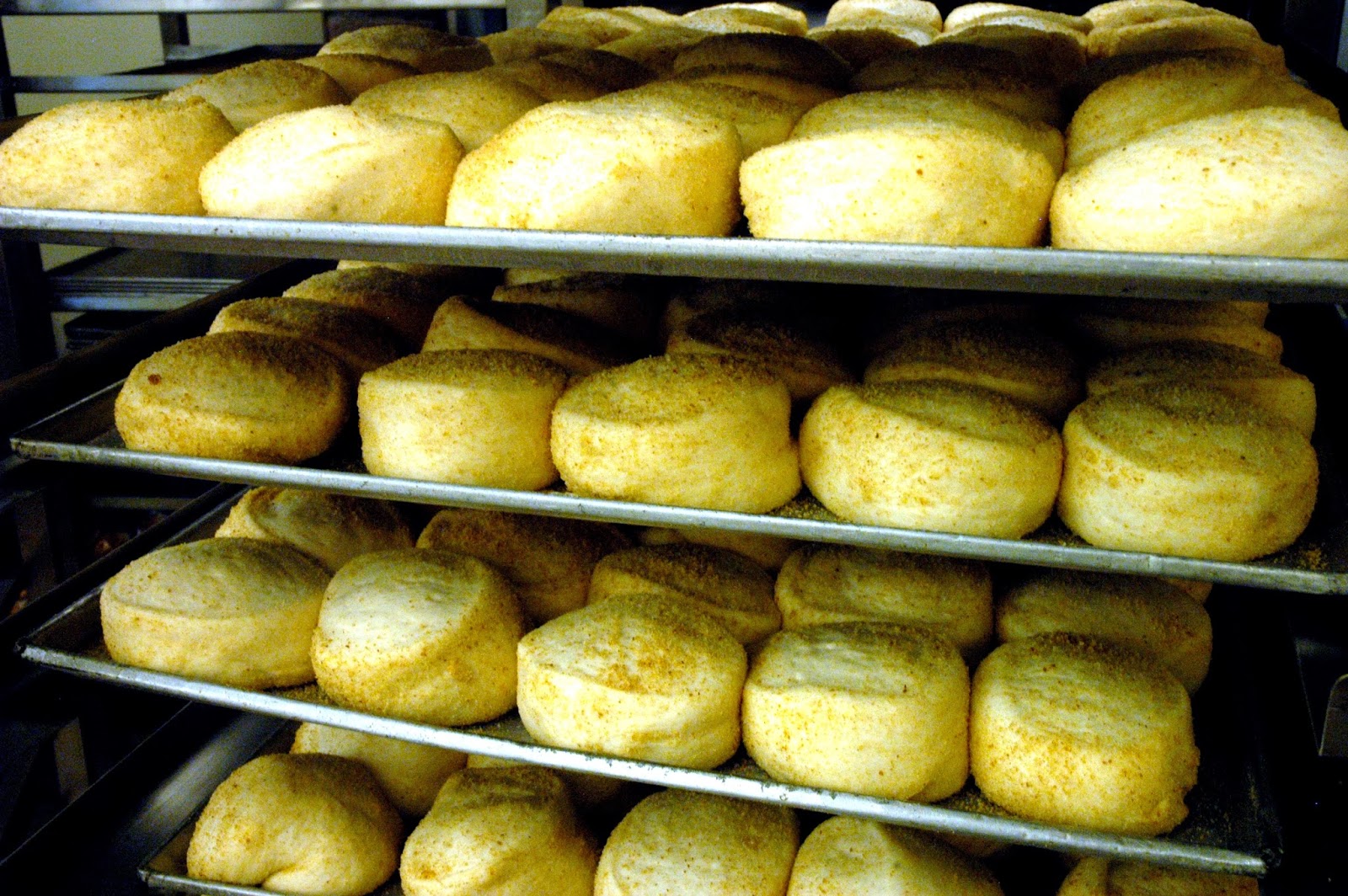 DUDE FOR FOOD: Ready for the Pan de Donut? Now Baking at Pan de Manila