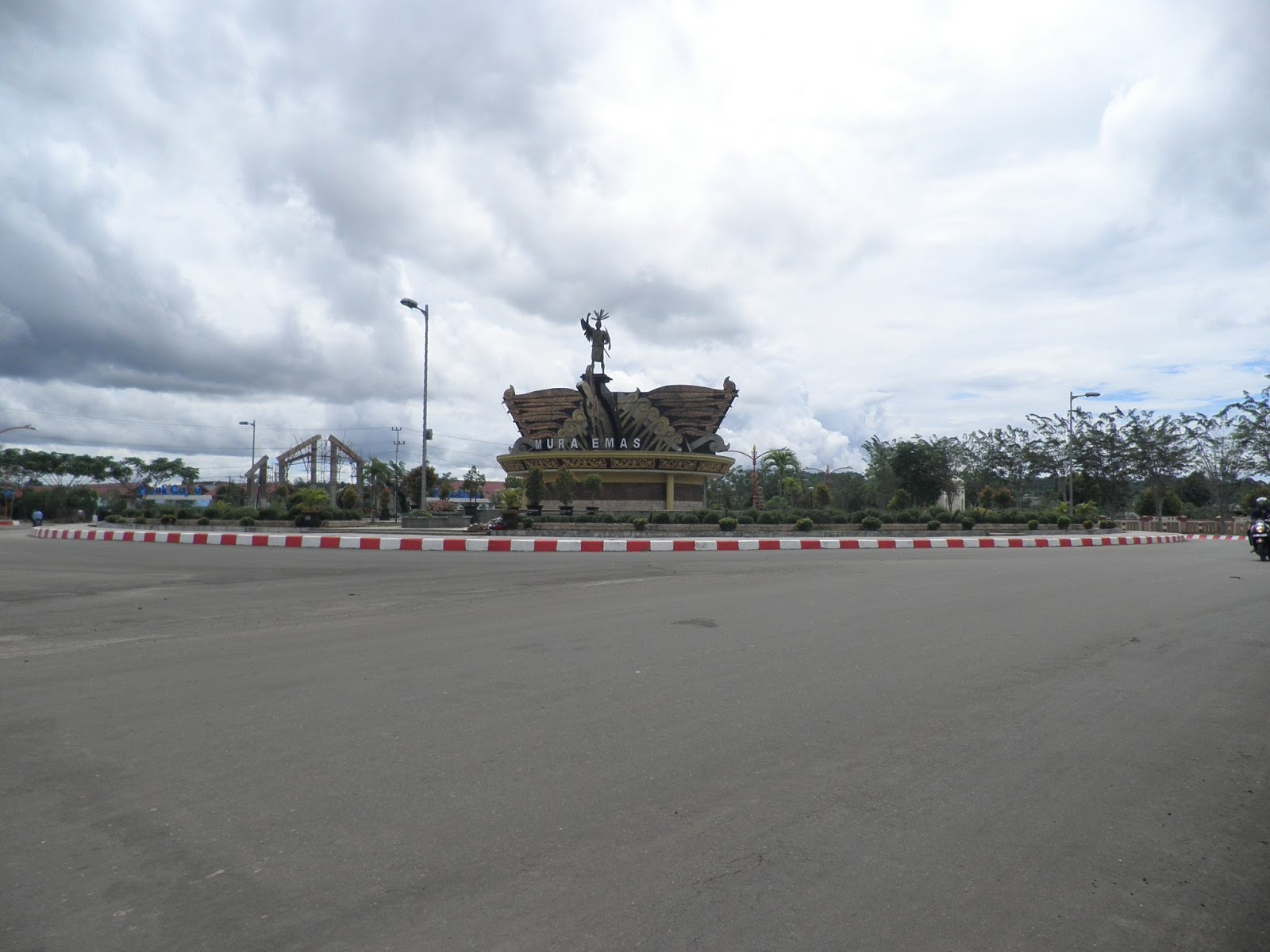 Wiyak Bumi Wiyak Langit: Monumen Mura Emas di Kabupaten Murung Raya