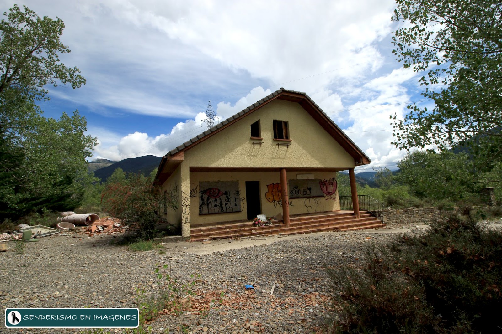 SENDERISMO EN IMAGENES : Camping Las Nieves (Biescas)