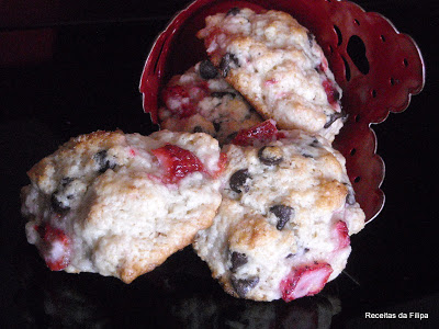 Receitas e lugares do mundo português: Cookies de Coco, Morango e Chocolate