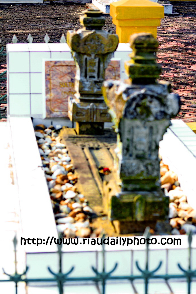 SITUS CAGAR BUDAYA KOMPLEK MAKAM RAJA-RAJA INDRAGIRI | RIAU DAILY PHOTO