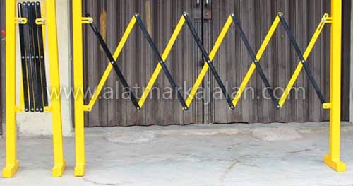 Road Barrier Besi Lipat | Mesin / Aplikator Marka Jalan, Water Road ...