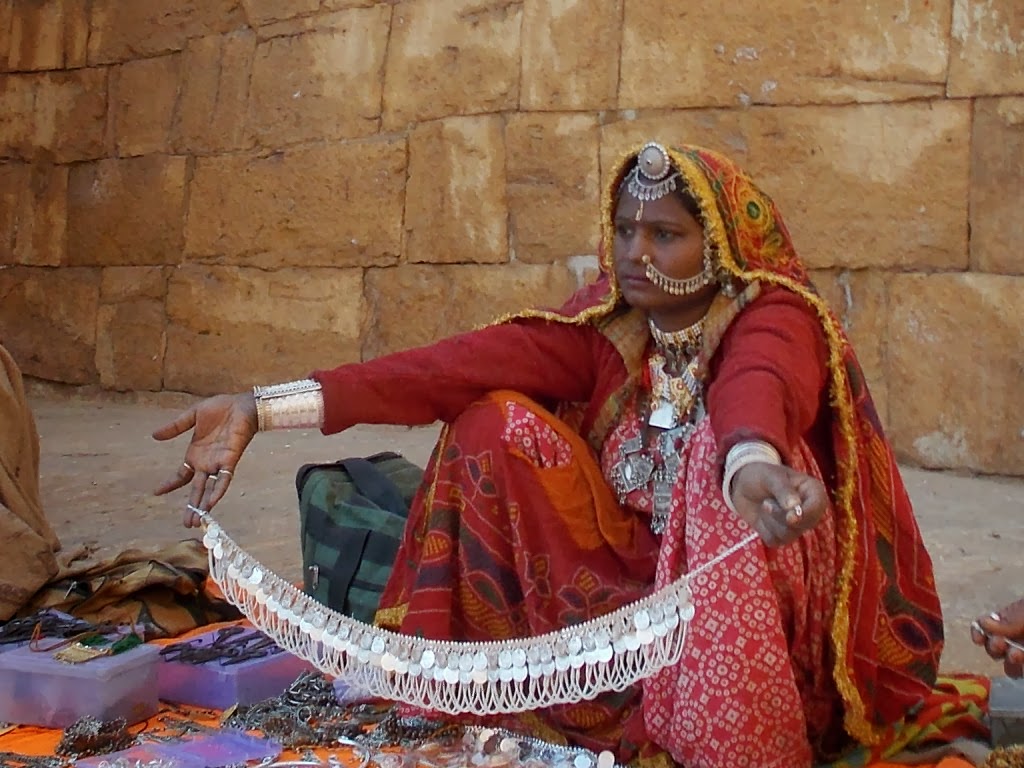 CHINAR SHADE : PADHAARO MHAARAY DES ..THE COLOURFUL DRESSES , DANCES ...