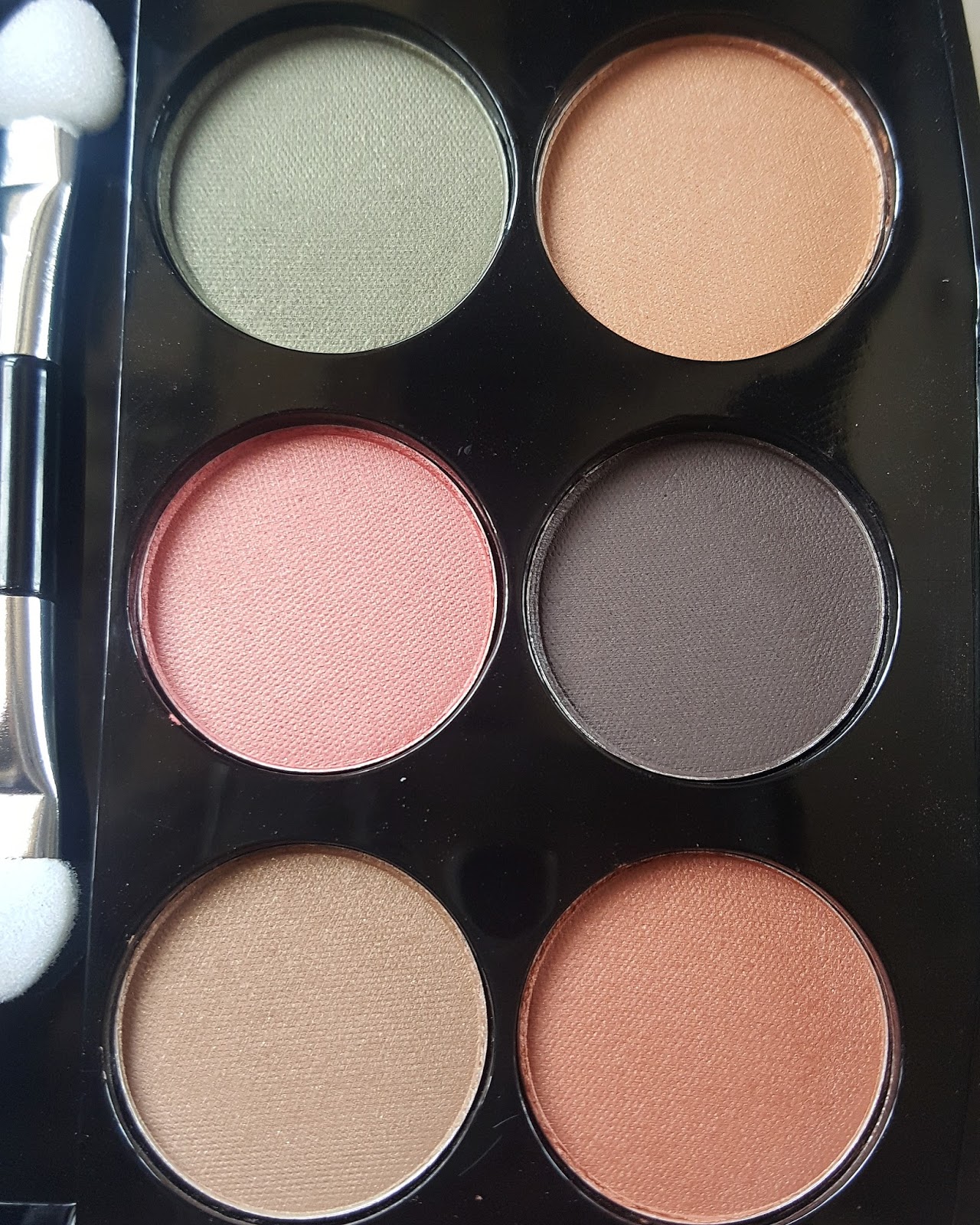 RIDZI MAKEUP: NEW LAKME ABSOLUTE ILLUMINATING EYESHADOW PALETTE AND ...