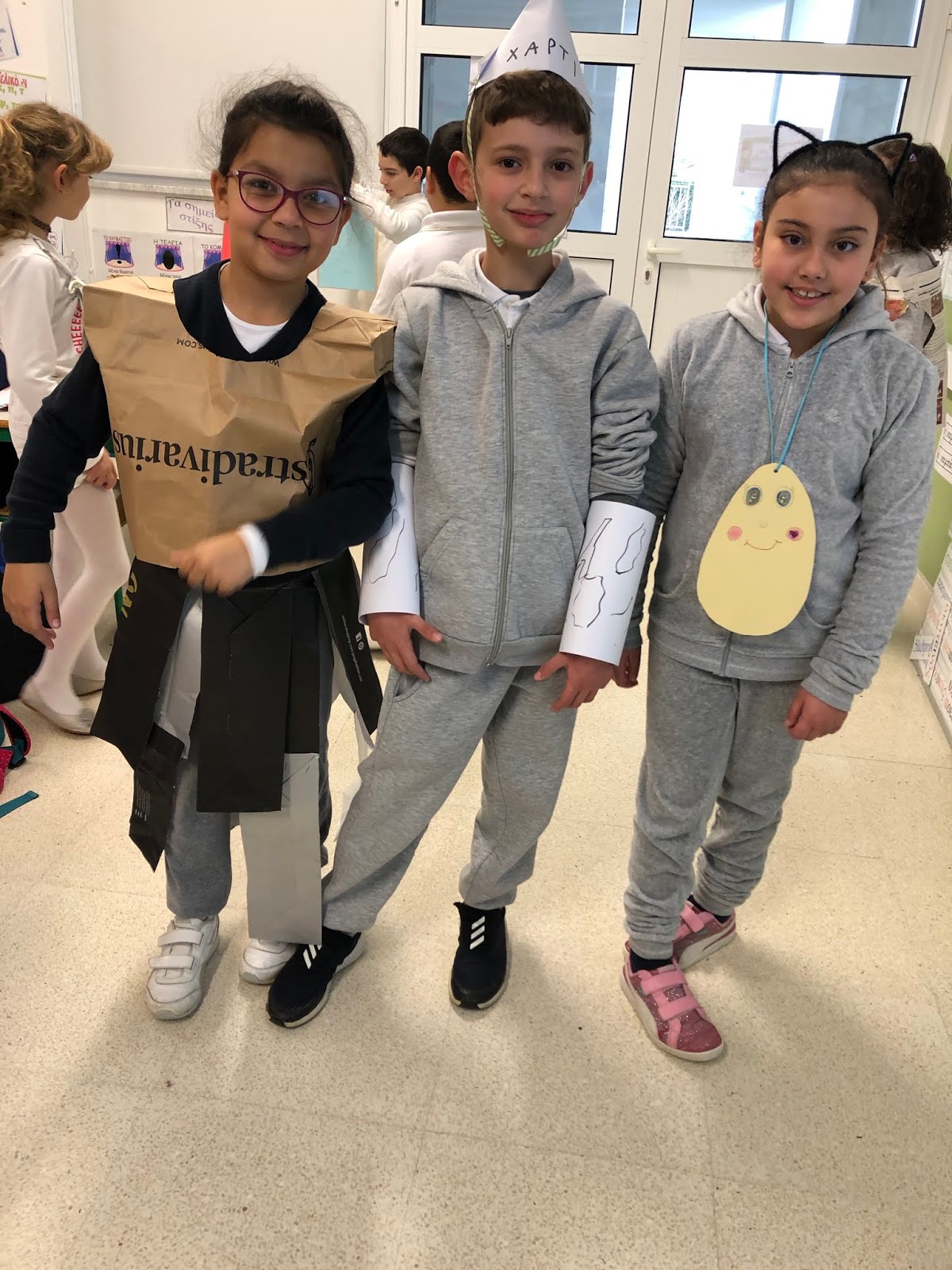 Τα Τριτάκια των Λυμπιών!!!: Ντυθήκαμε!!! 'Τα χαρτιά ανακυκλώνονται'