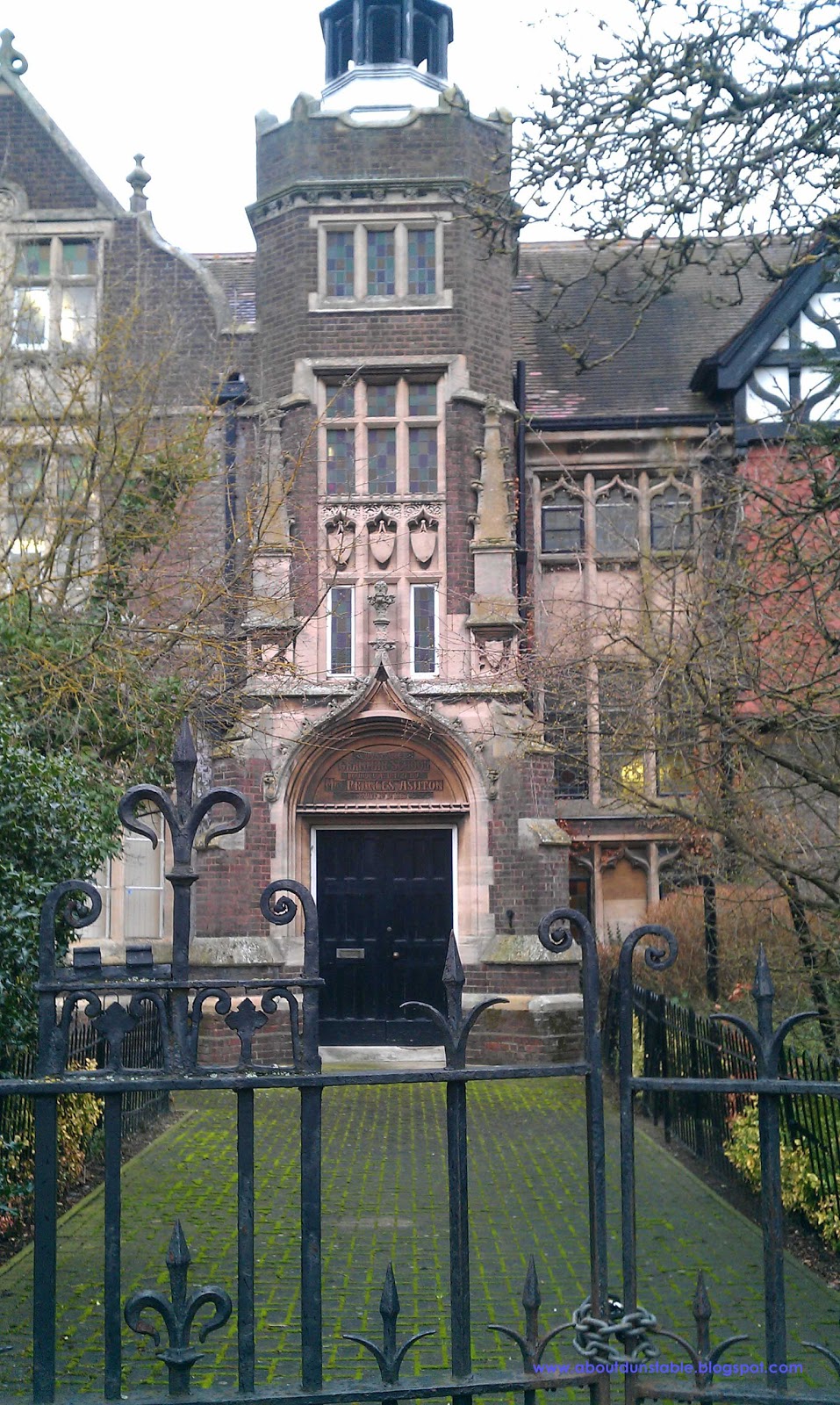 About Dunstable : Photographs of Dunstable and the surrounding area.