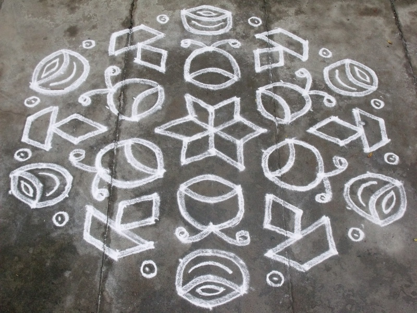 Rangoli designs/Kolam: S.No. 18 :-15-8 Pulli kolam