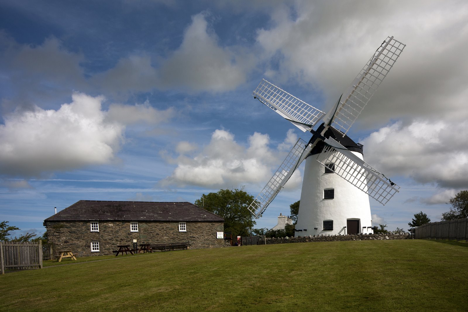 HellonEarth - Photoblog (Thailand Travel): Llynnon Mill, Llanddeusant ...