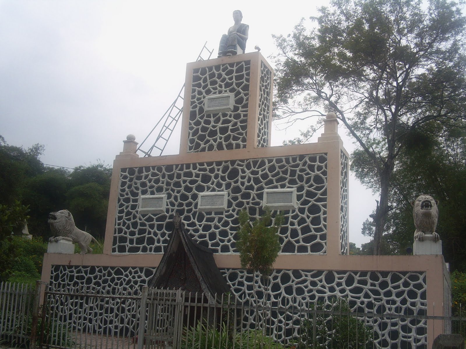 Besli Simanjuntak Hutabulu No.14: Tugu Boru Hotang