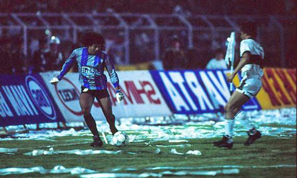 TOCANDO LAS PELOTAS: Único e irrepetible, el 'escorpión´ Higuita