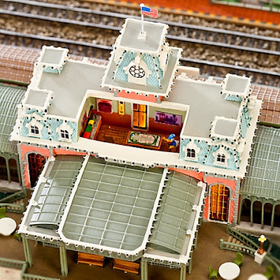 Disney Showcase Key: Les Détails des maquettes de Disneyland d'Olszewski