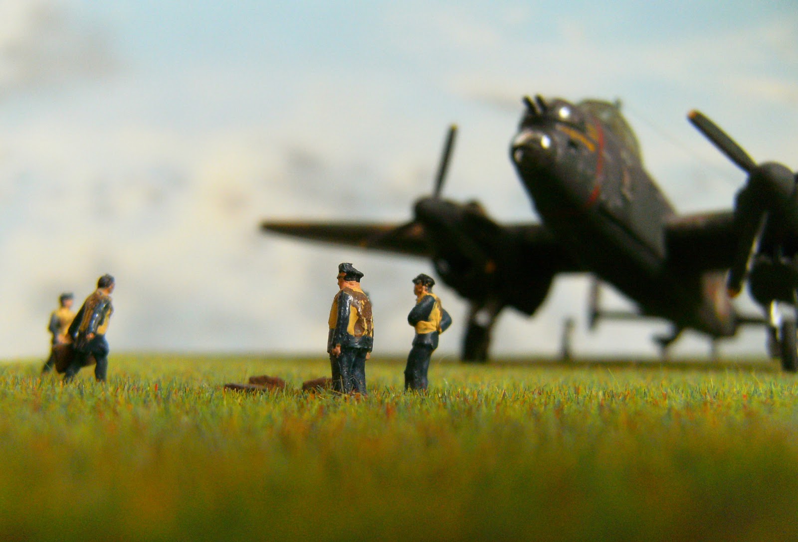 Happyscale-Modellbau: Avro 679 Manchester - Academy scratch conversion ...