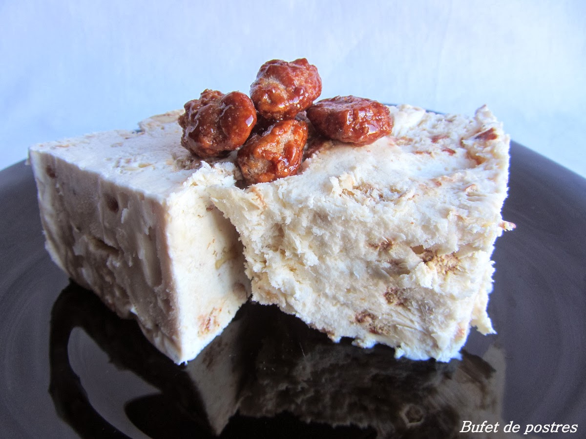 BUFET DE POSTRES: GELAT D'AMETLLES GARRAPINYADES
