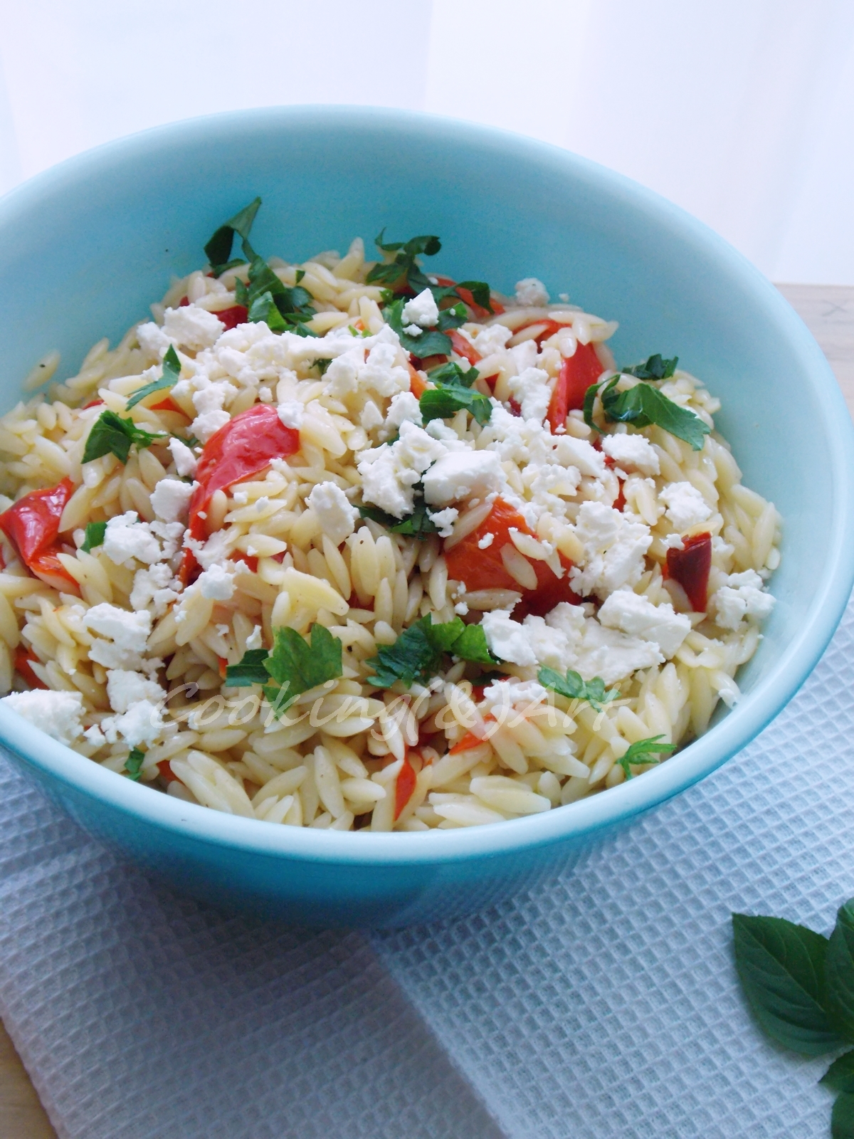 Σαλάτα με κριθαράκι, ψητές πιπεριές & φέτα / Salad with orzo, roasted ...