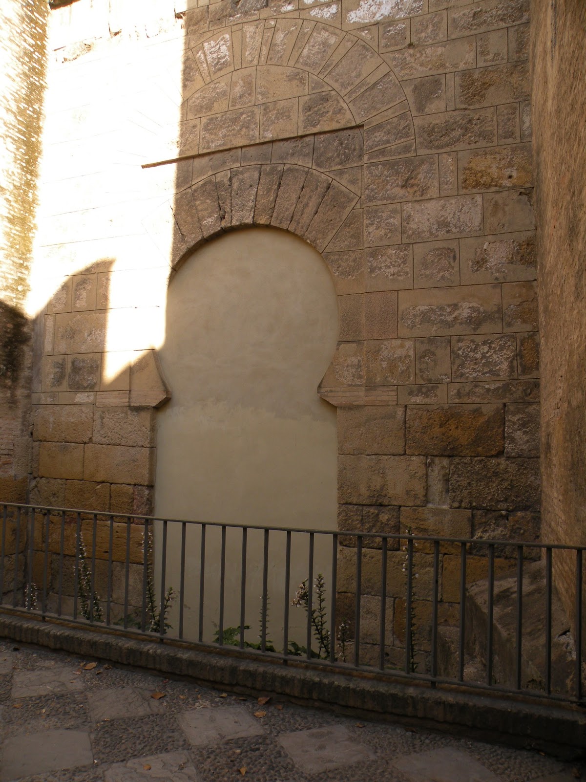 Tardes en Sevilla: Puerta tapiada