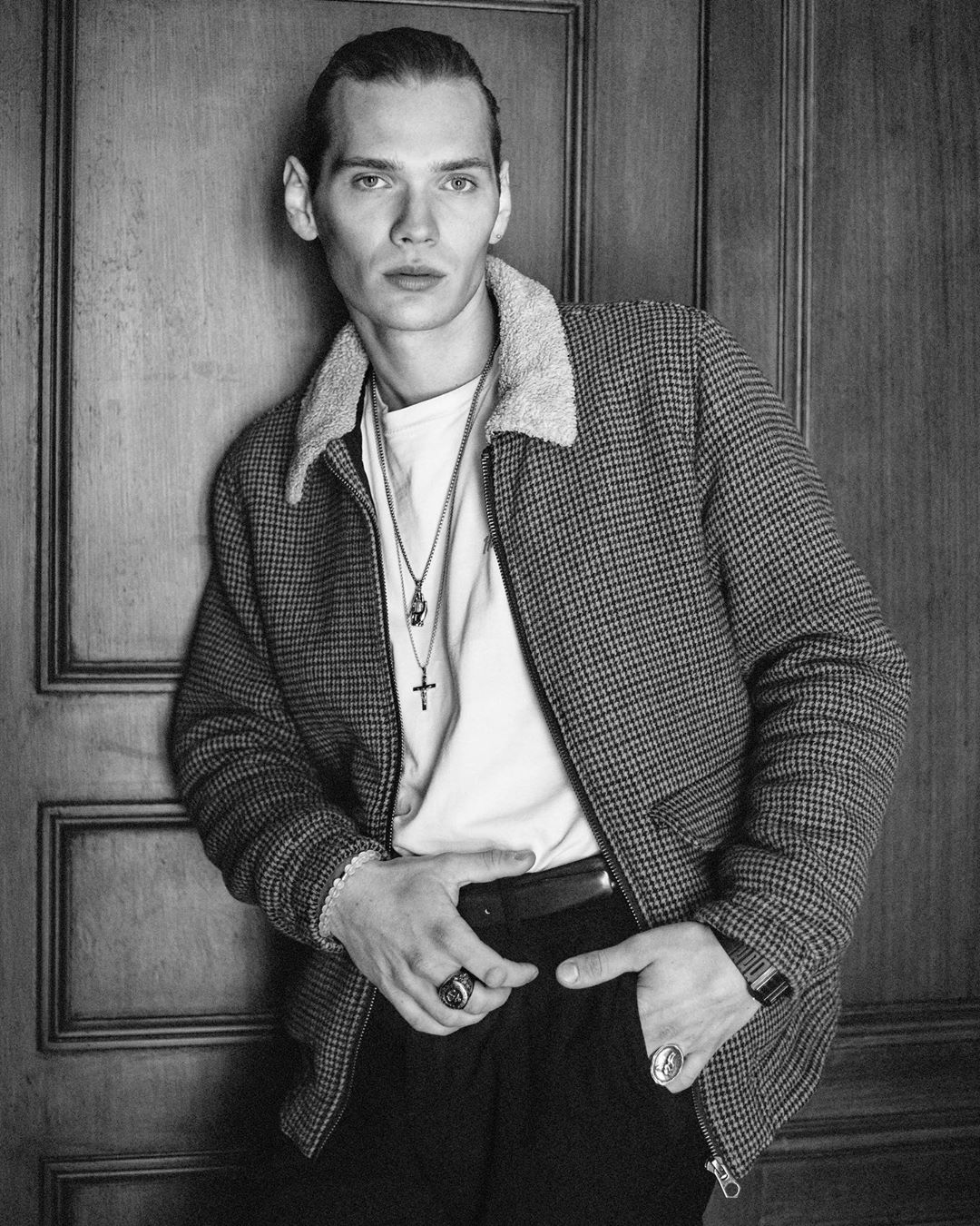 Gestos íntimos: Stanley Michalak para L'Officiel Argentina