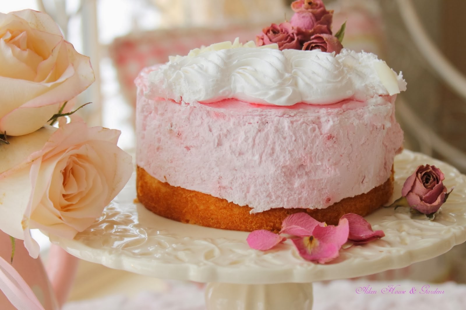 Aiken House & Gardens: Tea Cake and Roses