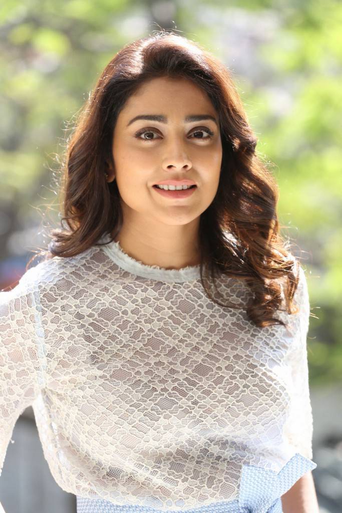 Shriya Saran Photos In White Dress At Gayatri Movie Promotions ...