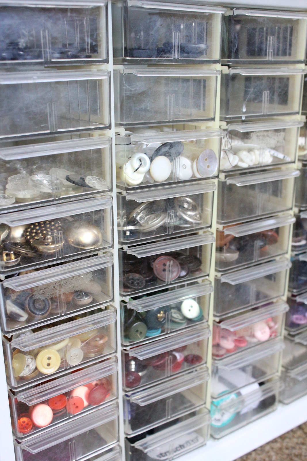 Hailey's Treasures: My "New" Button Organizer