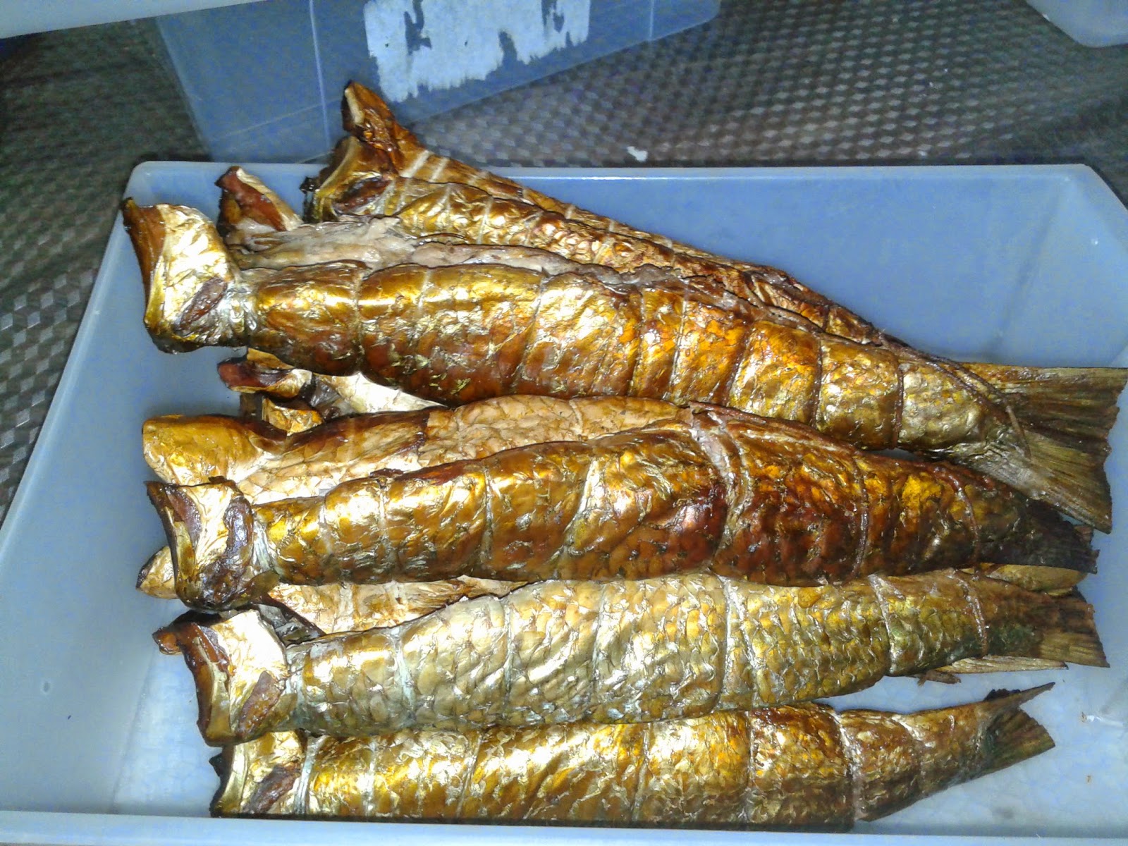 Casa do Peixe Defumado: Peixe Defumado - Defumação