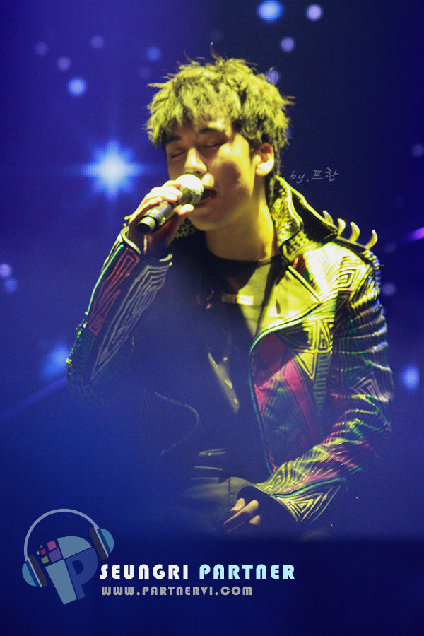 We Love Big Bang: [Photos] Seungri @ YG Family Concert 2011 in Seoul