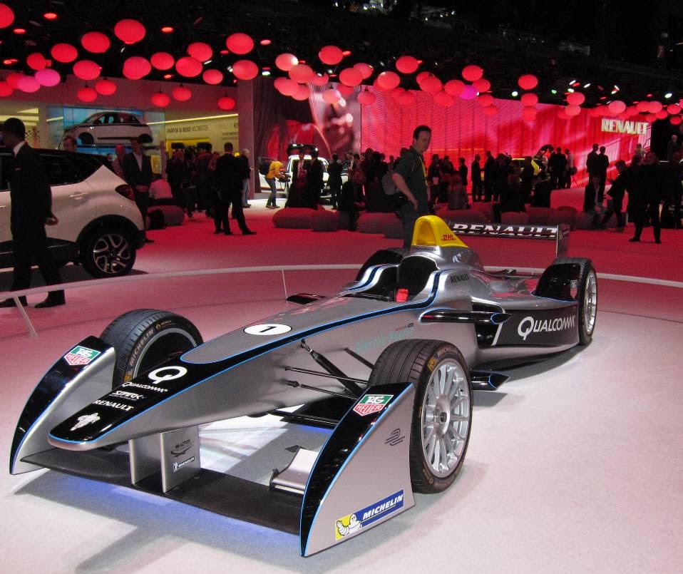 drivingandlife: E-RACING TAKES TO THE STREETS