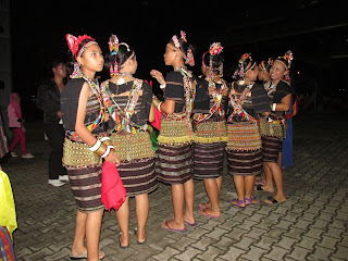 Rungus : Tarizan Dot Momogun ( Rungus )