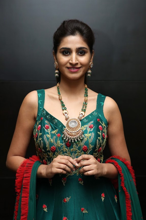 Varshini Sounderajan at The Exquisite 'Diva Galleria' Jewellery ...