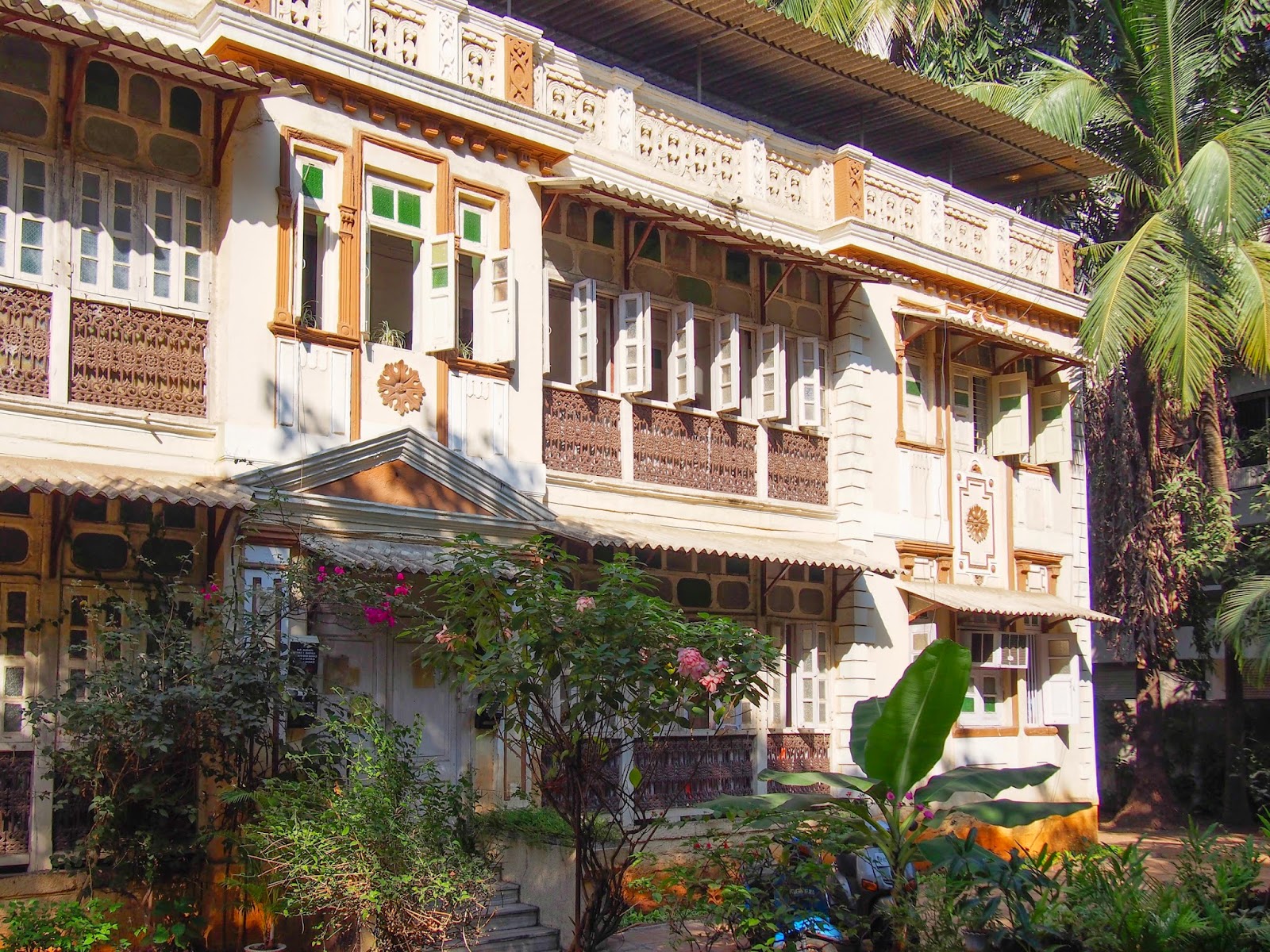 India: Bungalows of Bandra - Bombay's Vanishing Heritage