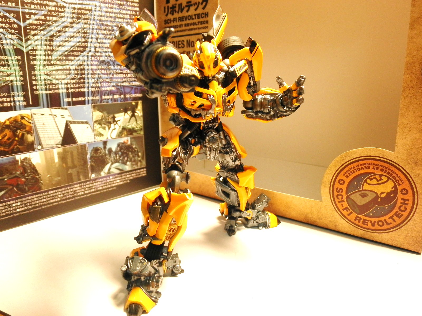Revoltech Reviewed!: 5 Reasons Why I Adore Revoltech Bumblebee